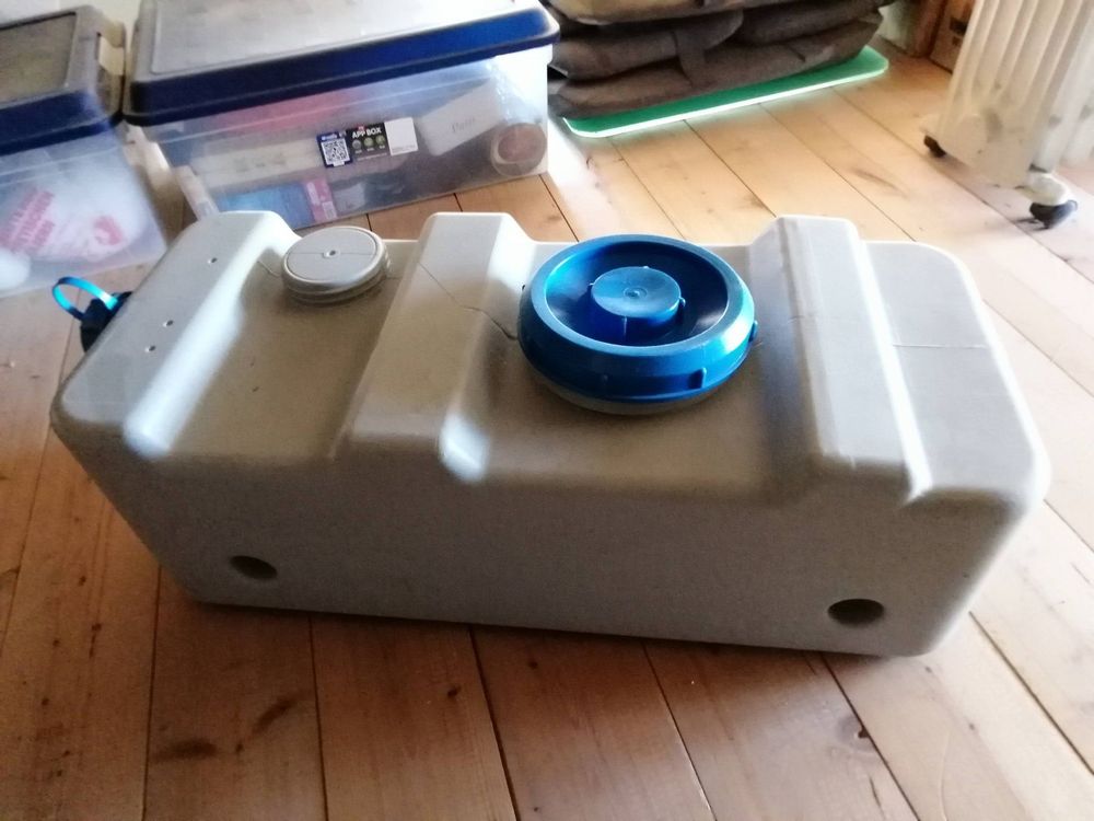 Frischwassertank 40l (Neu (gemäss Beschreibung)) in Schänis für CHF 50 ...