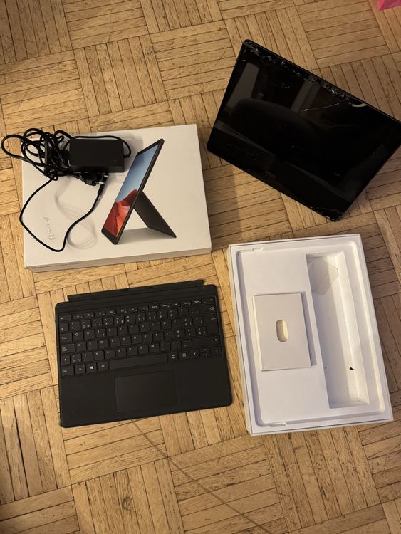 Damaged Microsoft Surface Pro X with Keyboard - Read! (55) (Defekt) in ...