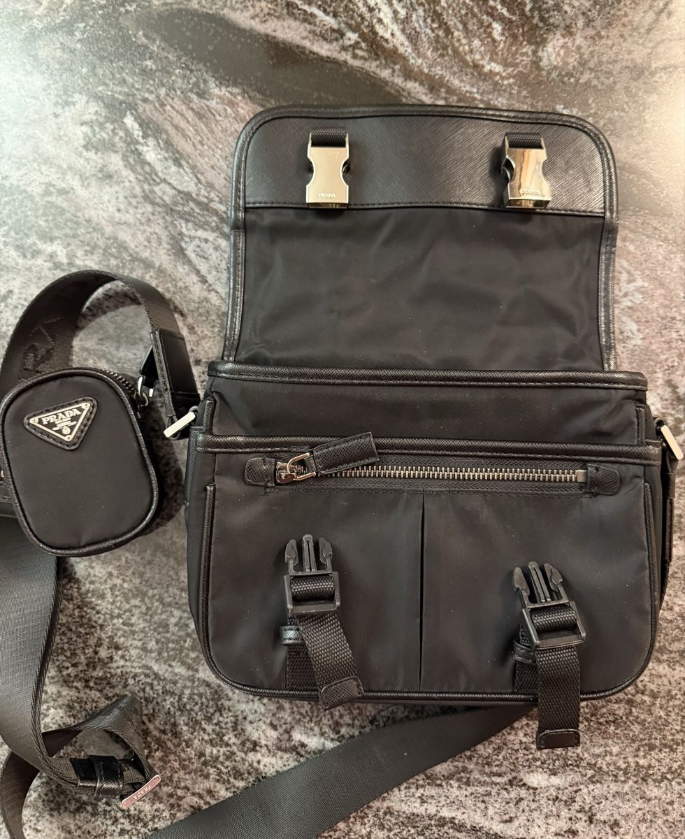 Sac bandoulière Prada noir avec porte-monnaie, comme neuf (D'occasion ...