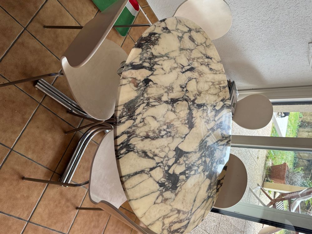 Table ronde marbre et 4 chaises | Kaufen auf Ricardo