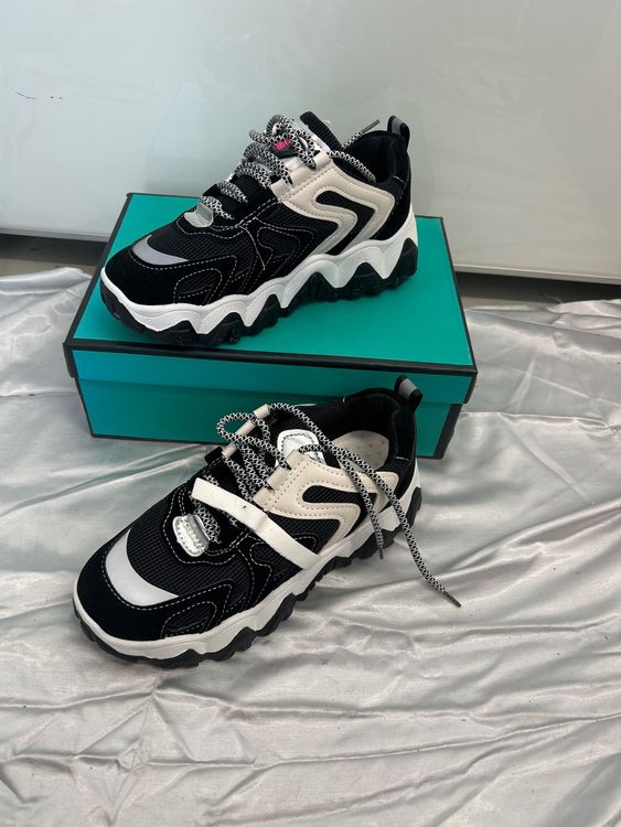 Ausverkauf Sneaker Gr 35 Neu (Neu und originalverpackt) in Regensdorf ...