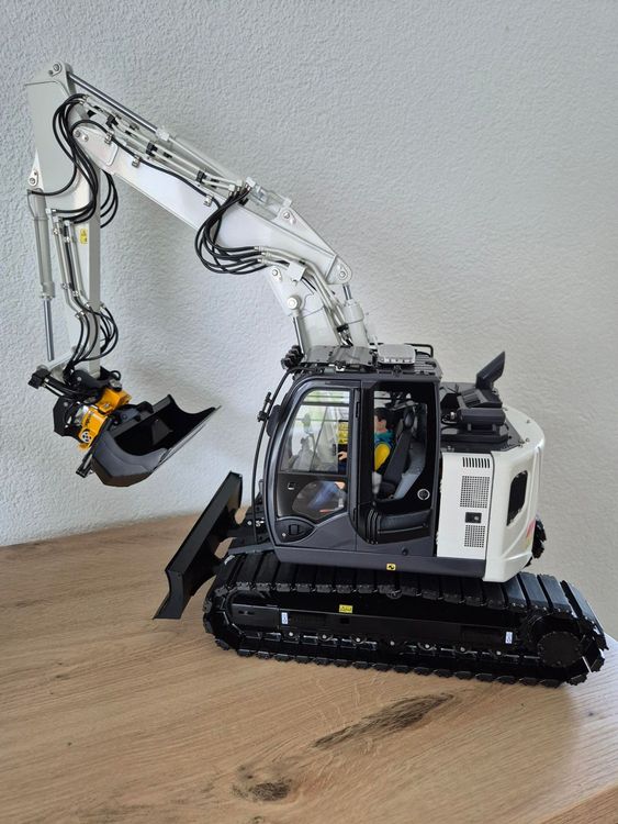 Rc Hydraulik Bagger Hitachi Zaxis 135US1:14 (Gebraucht) in Buochs für ...