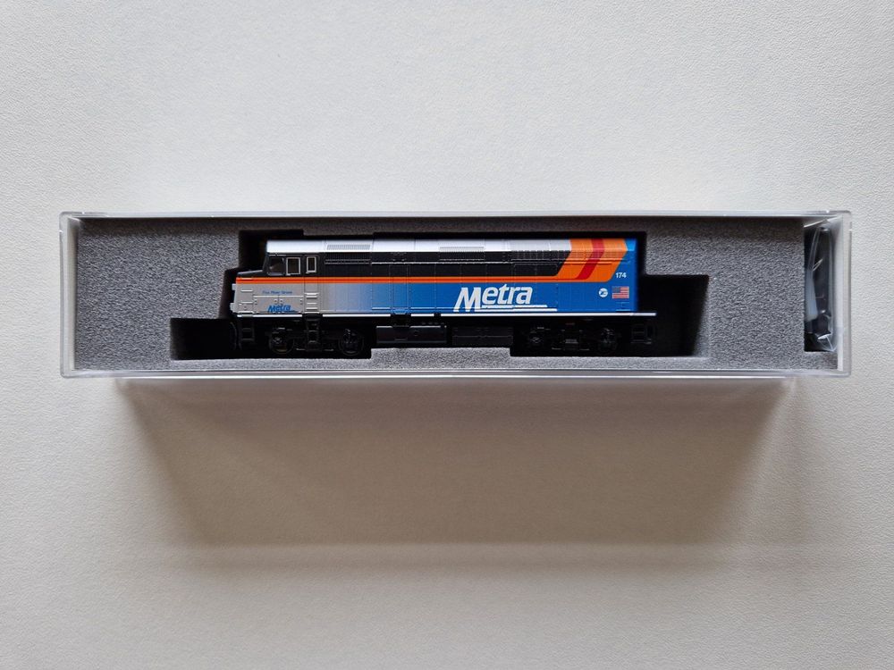Kato Chicago Metra "Fox River Grove" #174 EMD F40PH DCC (Neu und ...