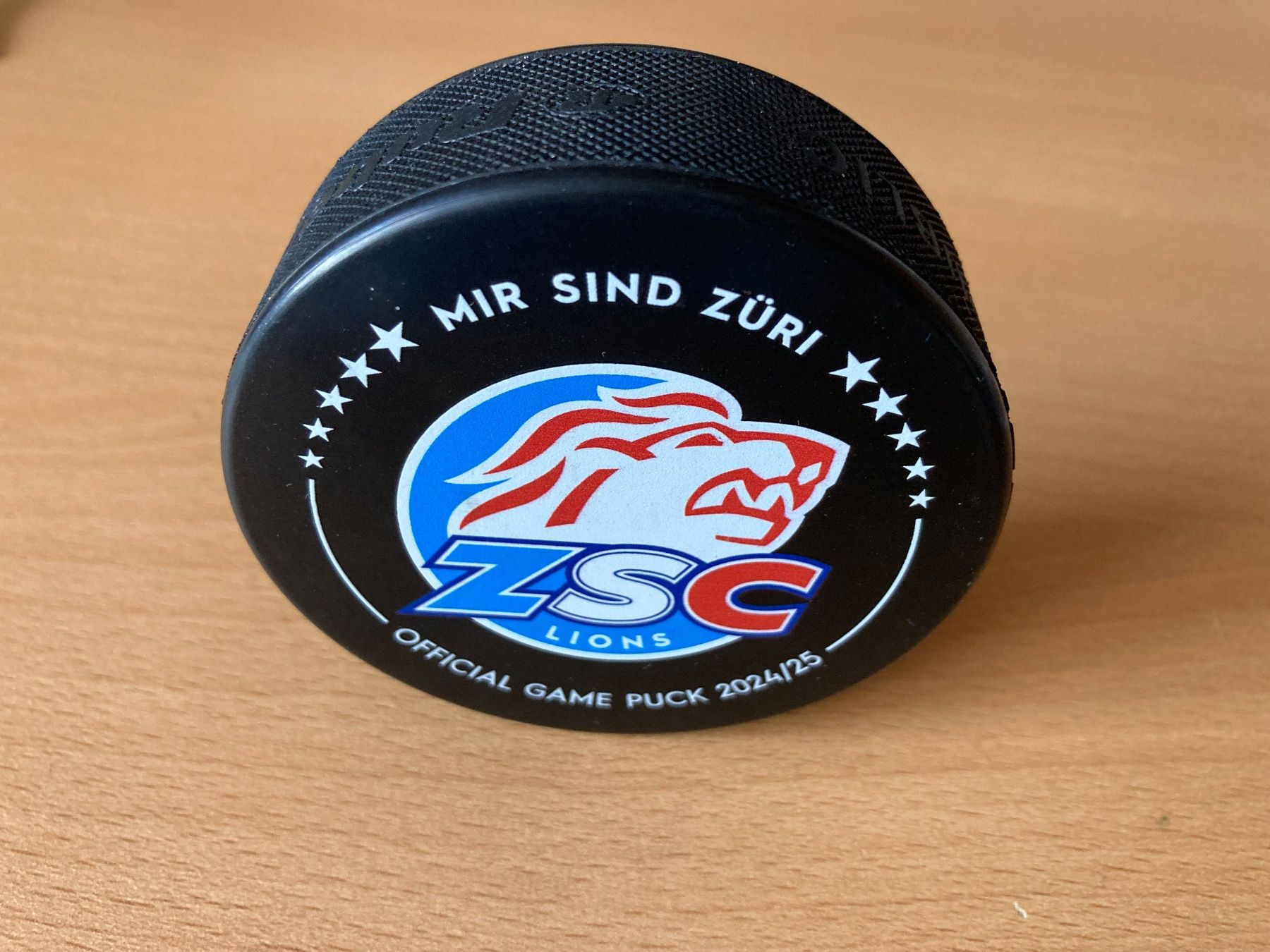 ZSC Lions Puck - Offizieller Spielpuck Saison 2024/25 Neu (Neu (gemäss ...
