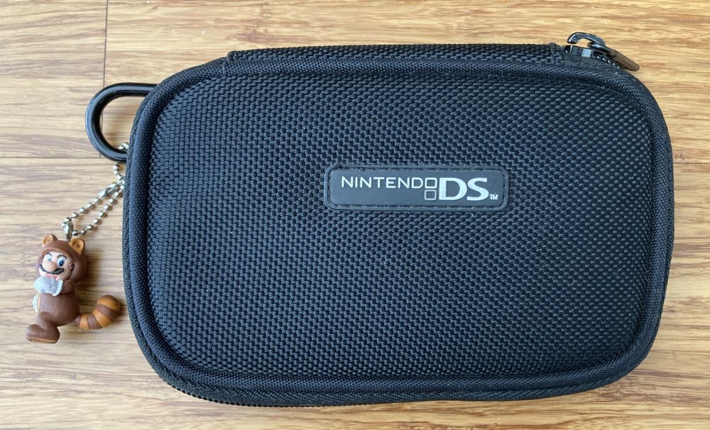 Nintendo DS Case Schutz Hülle mit Mario Anhänger | Kaufen auf Ricardo