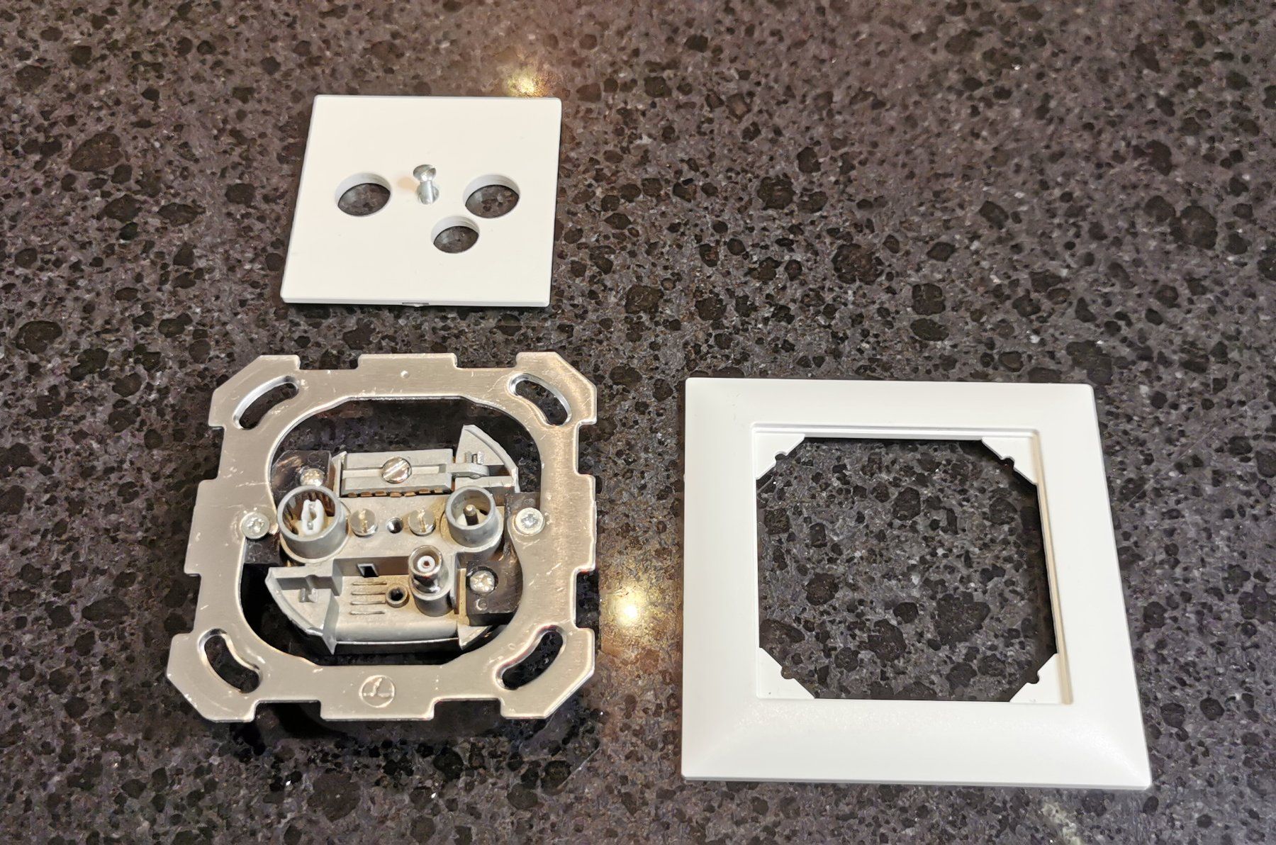 Cable-TV / Radio / Internet Dose Feller EdizioDue, UP (Gebraucht) in ...