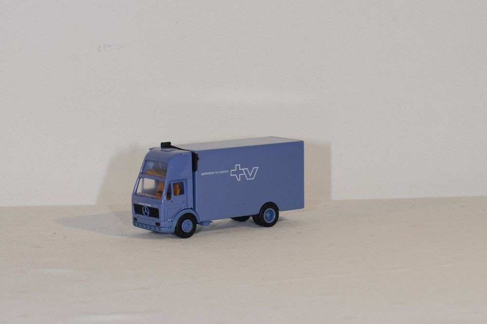 Herpa Mercedes Benz Schweizer Fernsehen Koffer blau 2 | Kaufen auf Ricardo