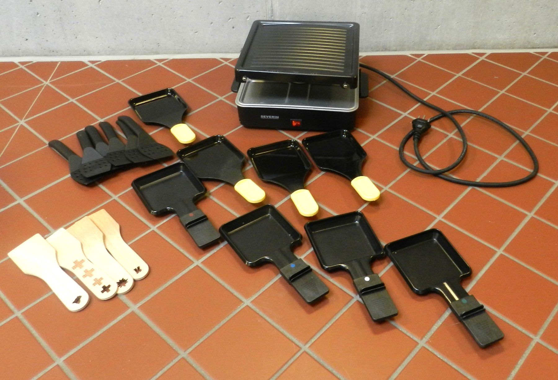 Raclette-Ofen Severin, komplett mit Zubehör, Top Zustand! (Gebraucht ...