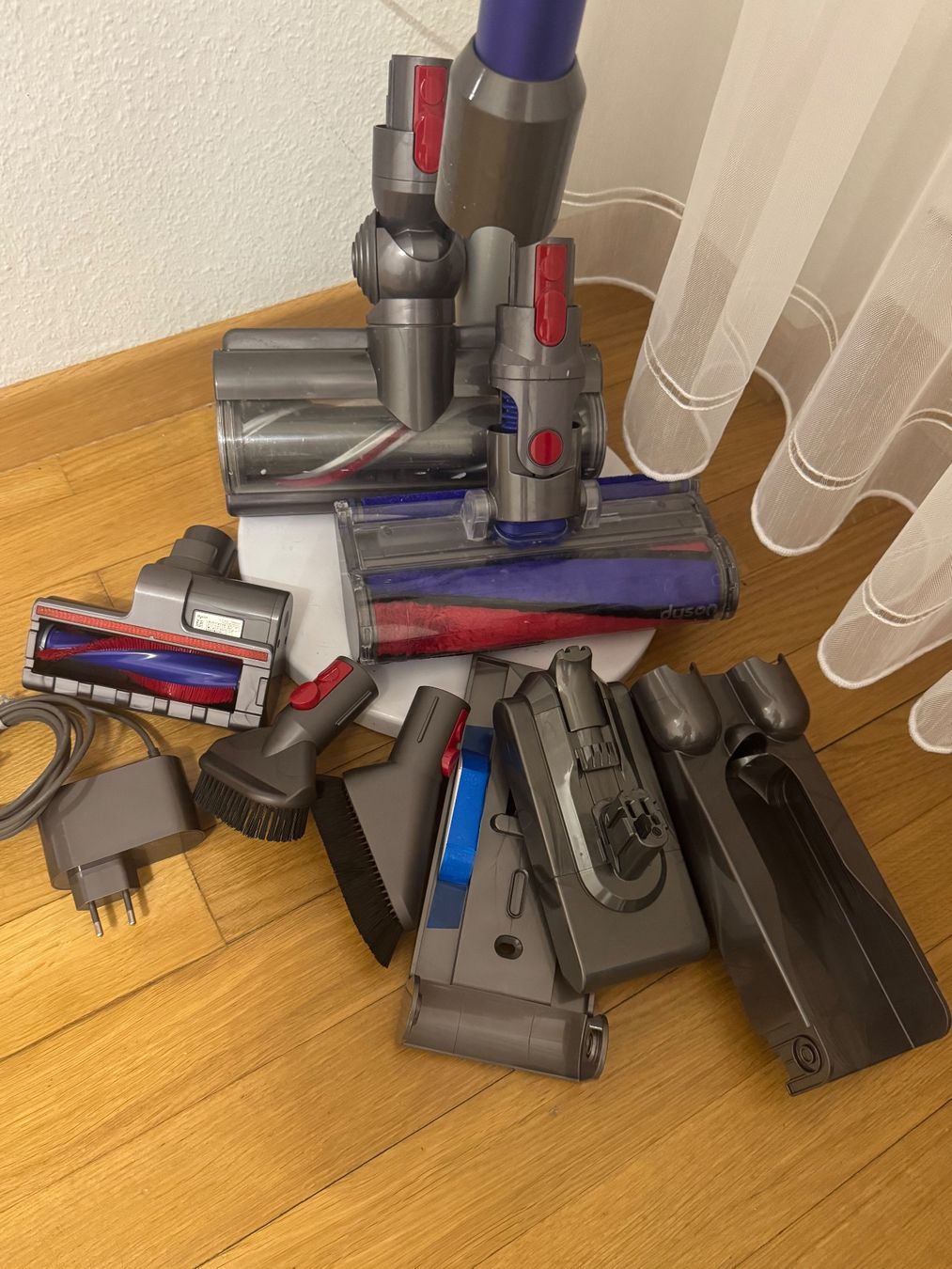 Dyson V11 Absolute Pro Top Zustand Zubehör unbenutzt (Gebraucht) in ...