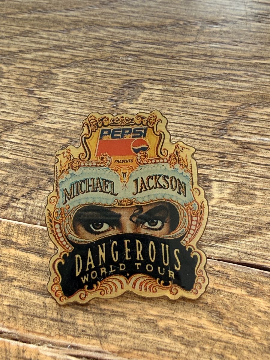 Michael Jackson Dangerous World Tour Pepsi Anstecker Pin (Gebraucht) in ...