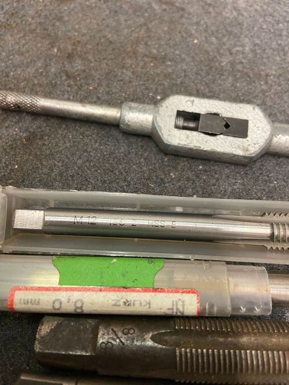 Gewindebohrer mit schneideisen M16 - M6 D154 (Gebraucht) in Heerbrugg für CHF 15 – mit Lieferung ...