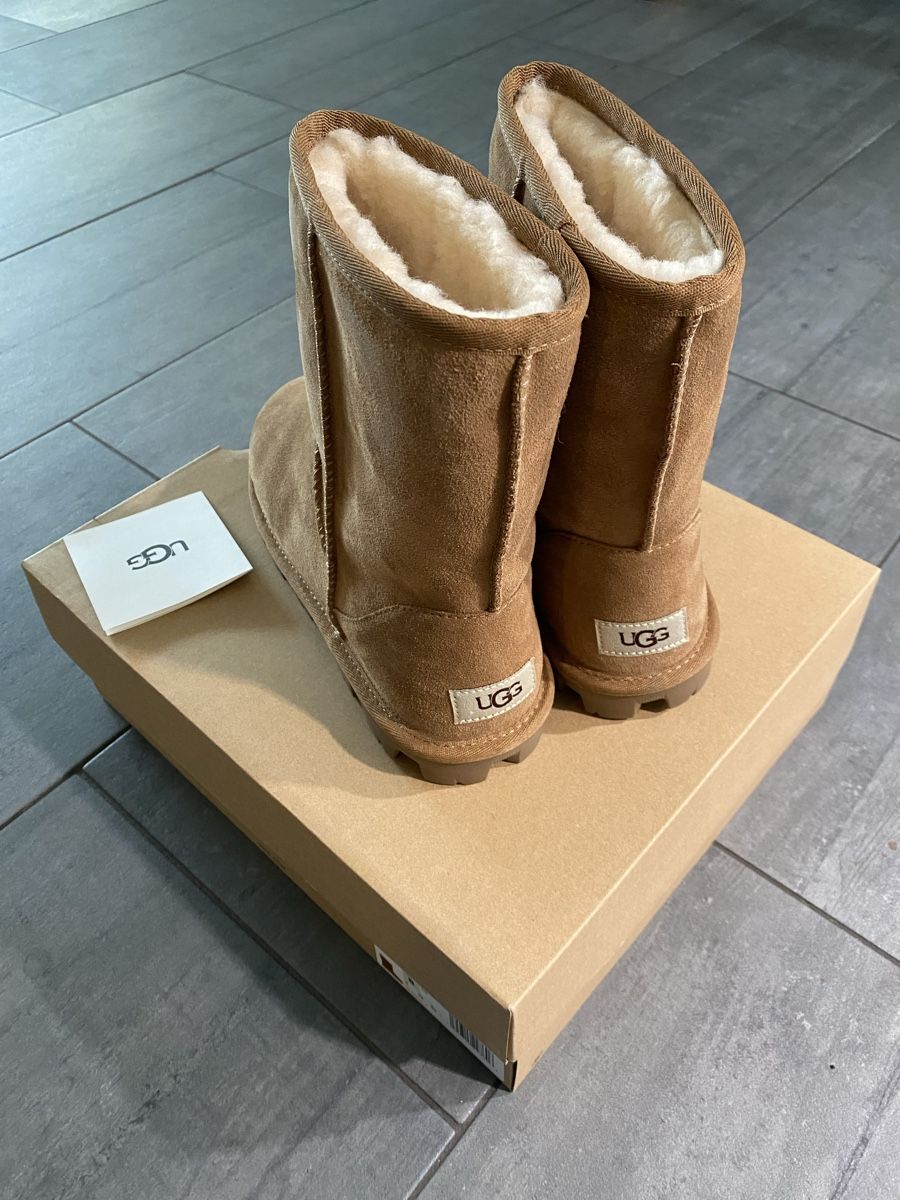 Neue UGG Boots Essential Short Chestnut,, Gr. 39 (Neu und ...