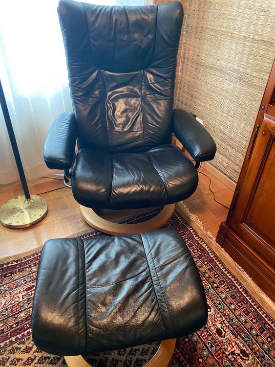 Ekornes Stressless schwarzer Leder-Sessel mit Hocker (Gebraucht) in Wädenswil für CHF 112 – mit ...