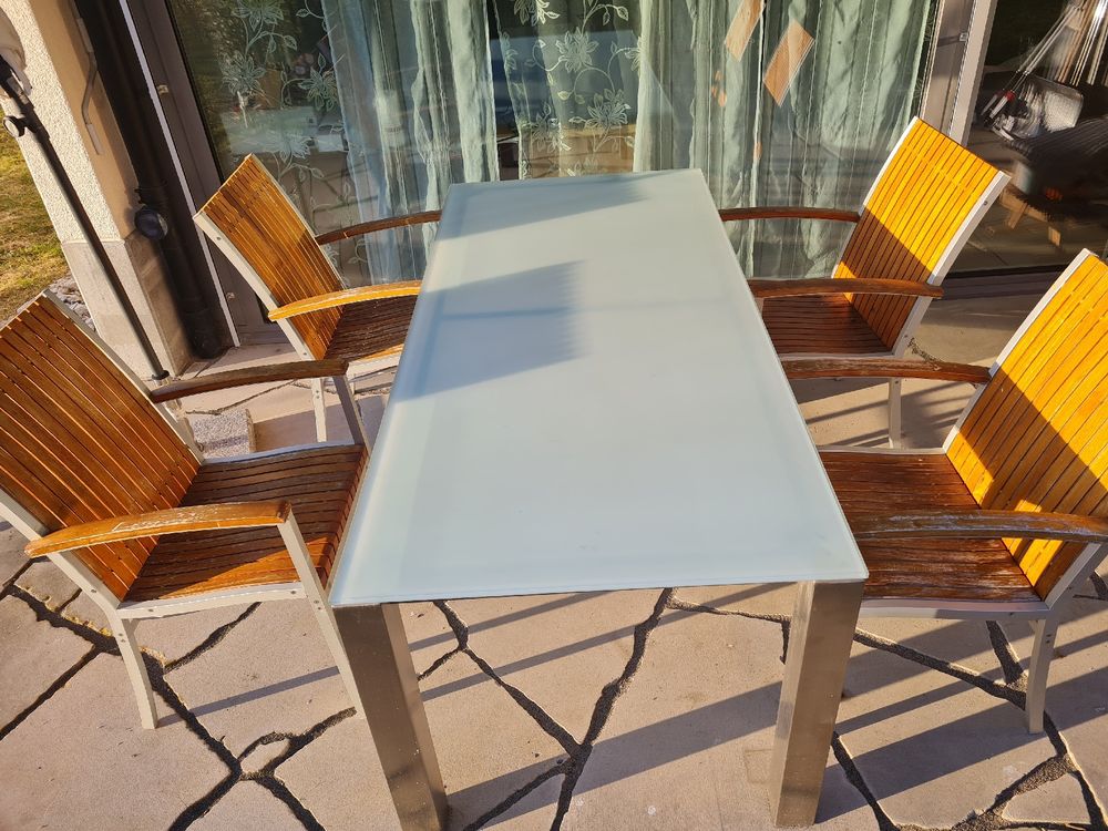 Glasstisch mit 4 stuhl (Gebraucht) in Einsiedeln für CHF 220 – nur Abholung auf Ricardo kaufen