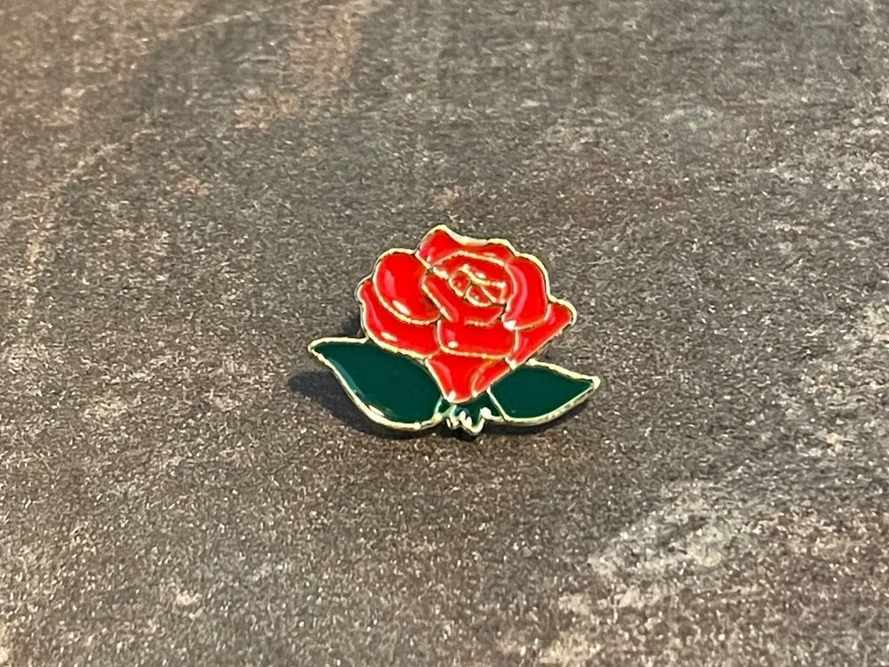 Red Rose Pin | Kaufen auf Ricardo