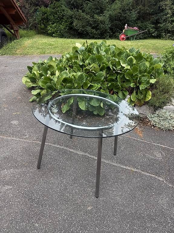 Table ronde en verre trempé et pieds en métal (Gebraucht) in Carouge GE ...
