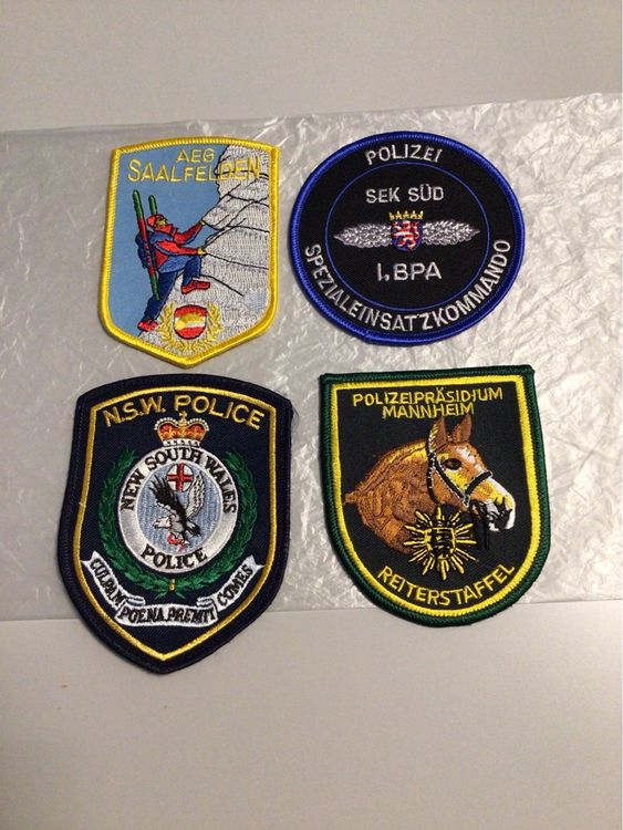 4 polizeiabzeichen ausland (b64) (Gebraucht) in Solothurn für CHF 15 – mit Lieferung auf Ricardo ...