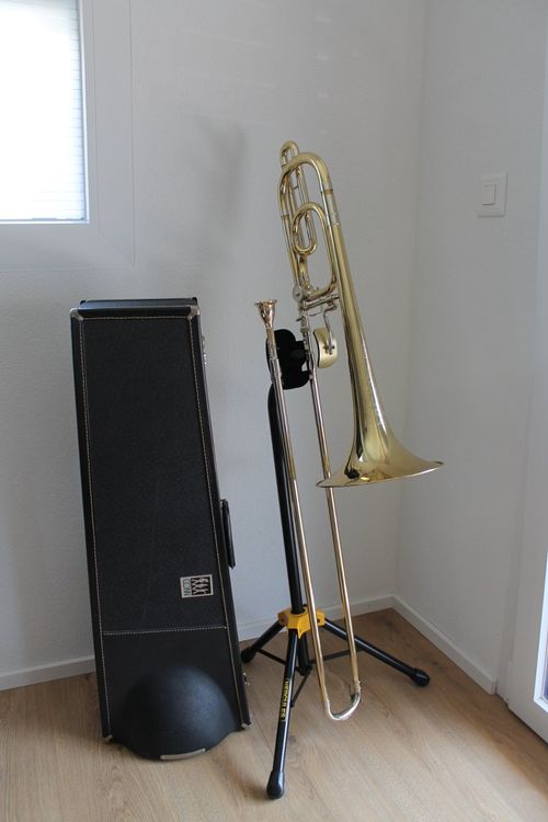 Trombone basse Conn 71H Artist (D'occasion) à Neuchâtel pour CHF 1290 ...