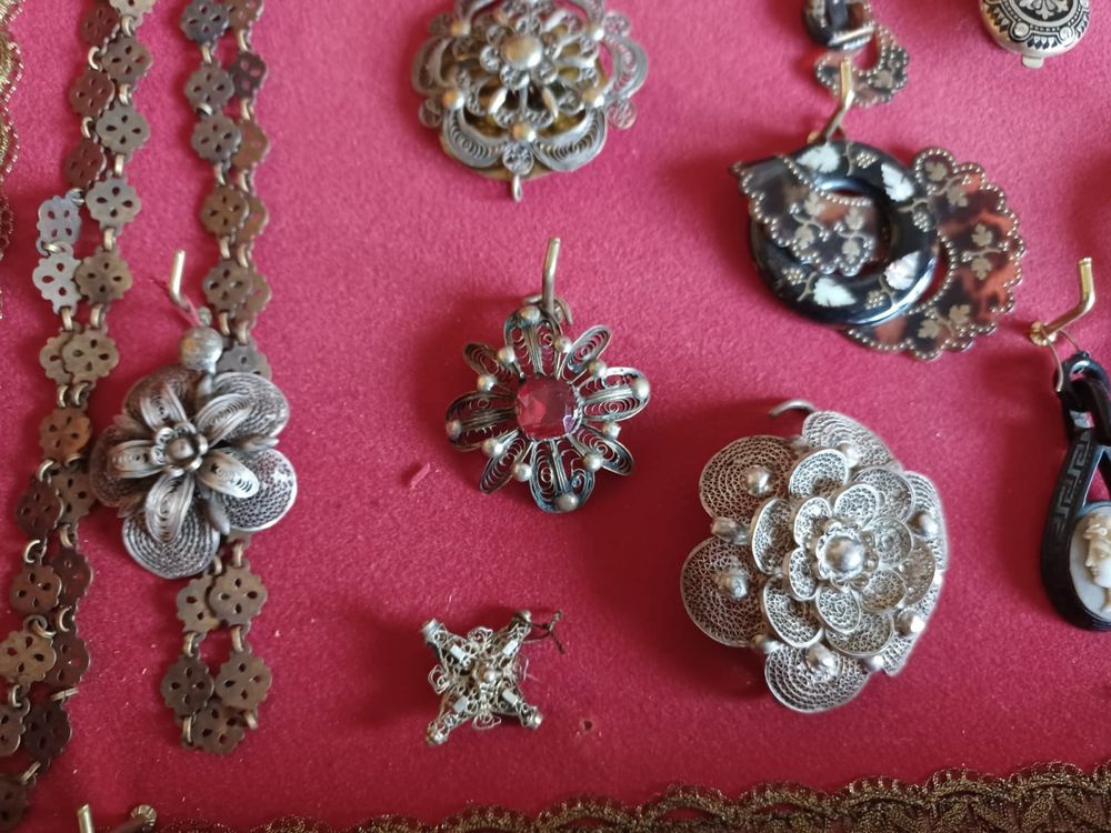 Sammlung Trachtenschmuck (Gebraucht) in Niederhelfenschwil für CHF 151 – nur Abholung auf ...