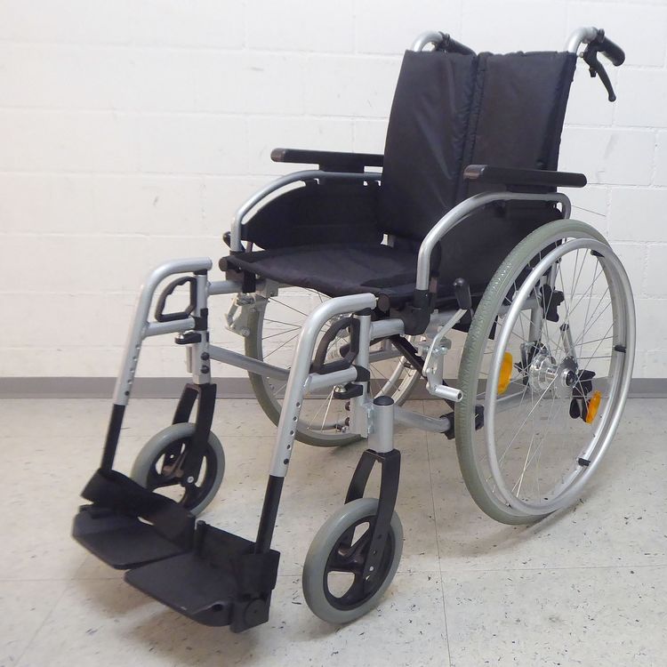 Rollstuhl B&B, SB 44 cm, TB, nur CHF 189 | Kaufen auf Ricardo