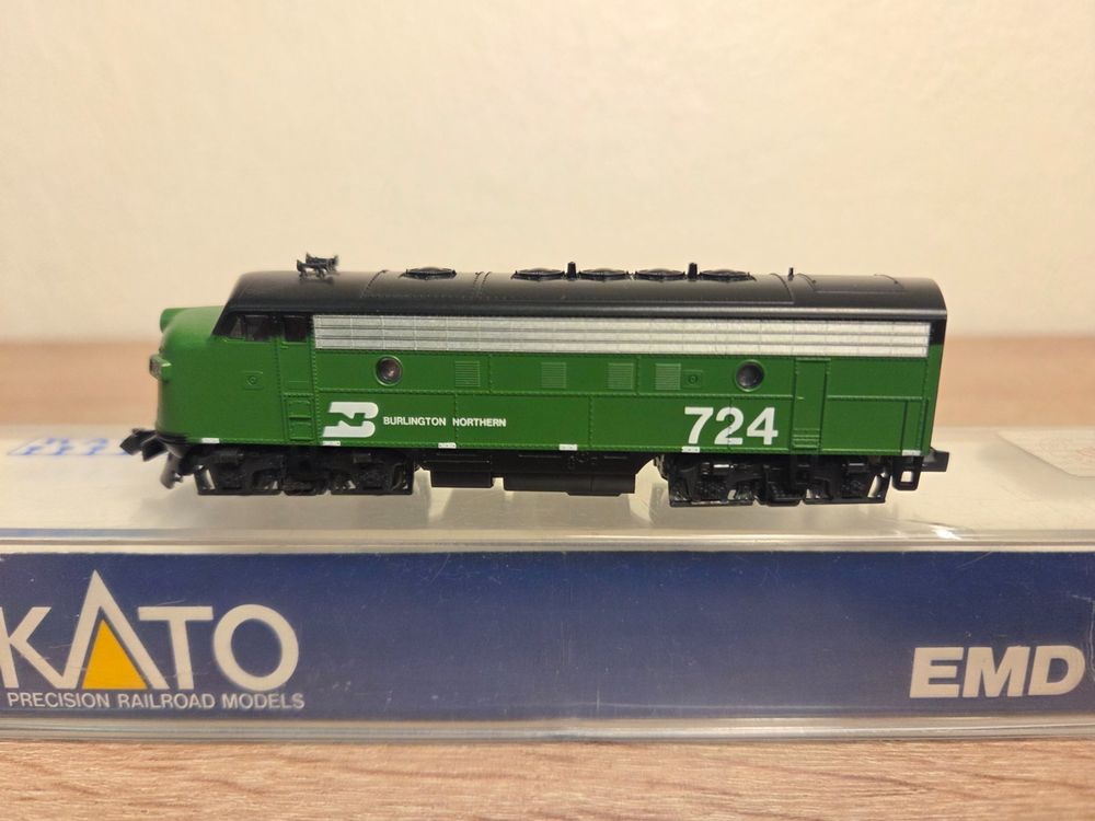 Kato N 176-212 Diesellok EMD F7 Burlington (D'occasion) à St-Aubin ...