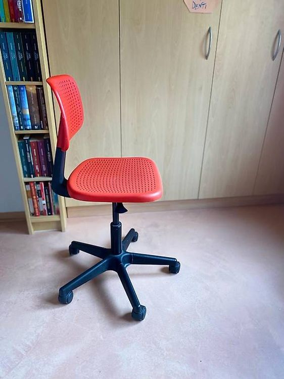 Sedia da scrivania per bambino (Usato) a Origlio per CHF 15 – solo ritiro | Acquista su Ricardo