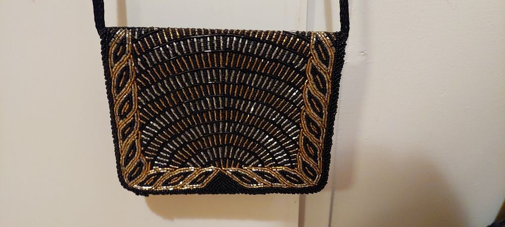 Kleine Stoffumhängetasche mit vergold. Röhrchenverziehrung (Gebraucht ...