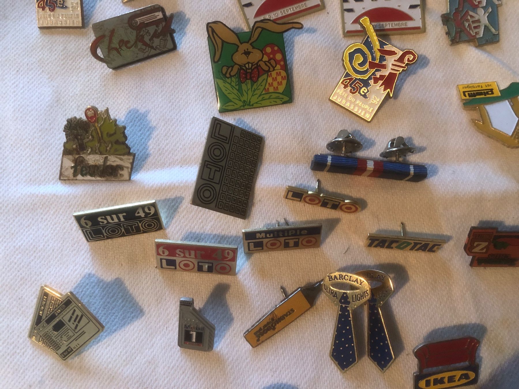 66 Pin’s oder Abzeichnungen / pin's vintage divers (Gebraucht) in Wetzikon ZH für CHF 30 – nur ...