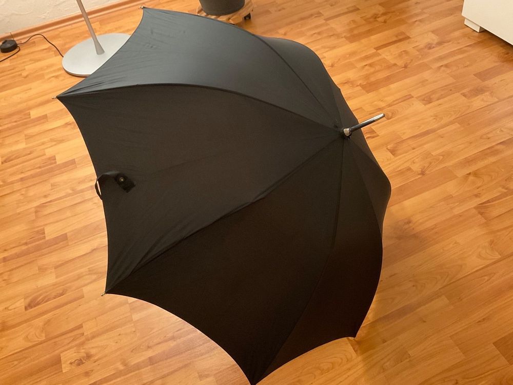Schirm, schwarz, 87 cm lang; Durchmesser 90cm (Gebraucht) in Wetzikon ...