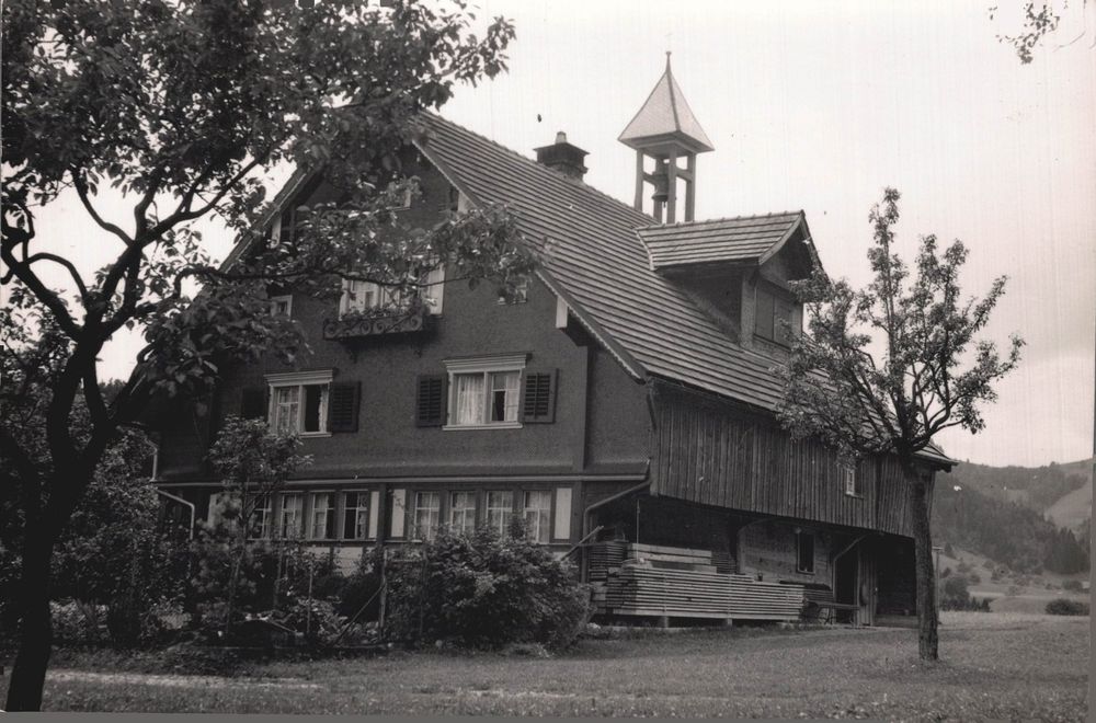 Haus mit Glockenturm (evtl. Schreinerei) (Gebraucht) in Bronschhofen für CHF 12 – mit Lieferung ...