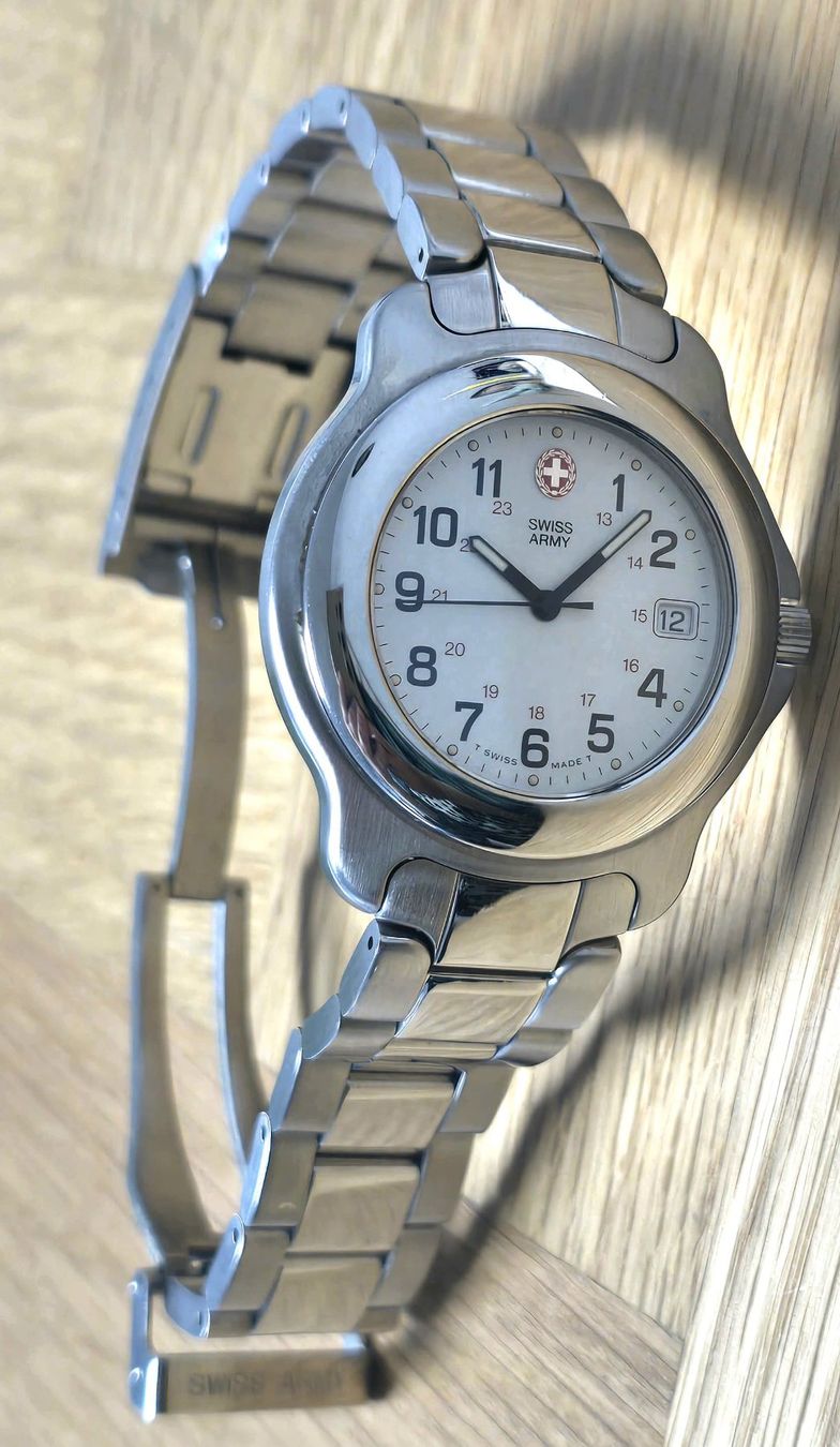VICTORINOX SWISS ARMY DATE swiss Made SAPPHIRE CRYSTAL (Gebraucht) in ...