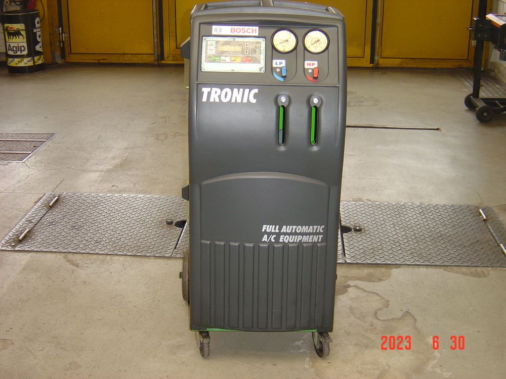 Klimaservicegerät TRONIC MODELL 0128 R134 (Gebraucht) in Riedholz für ...