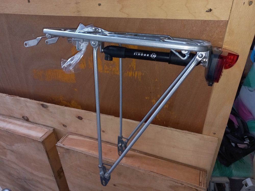 Packträger Pletscher Athlete mit Pumpe & Rücklicht (Neu (gemäss ...