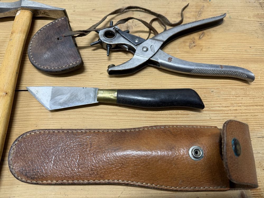 Sattler Wekzeug zum nähen und bearbeiten von Leder / Sattler (Gebraucht ...
