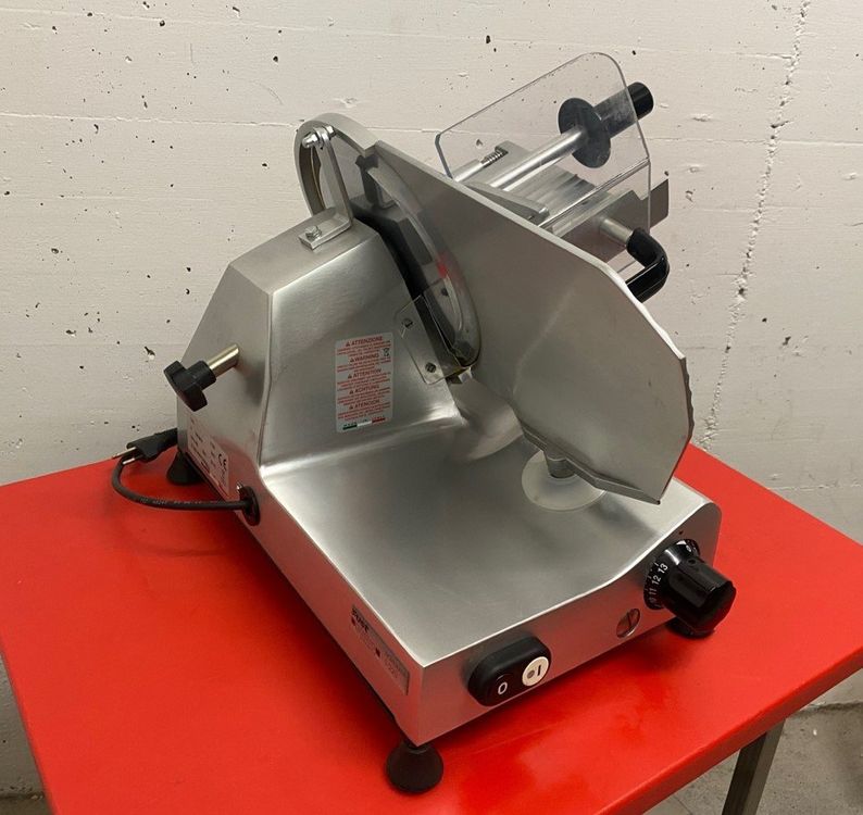 Fust Aufschnittmaschine Novamatic Typ S 220 (Gebraucht) in Suhr für CHF ...