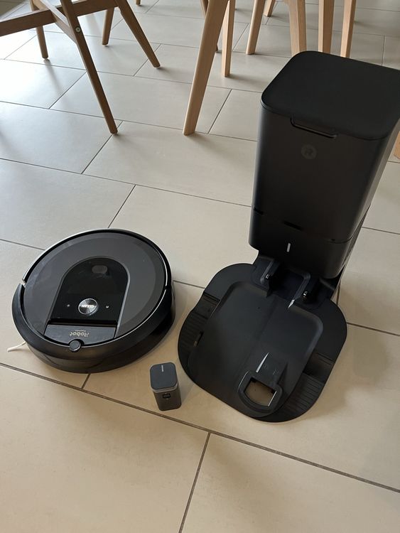 iRobot Roomba i7+, Absaugstation und light gate (Gebraucht) in Zürich ...