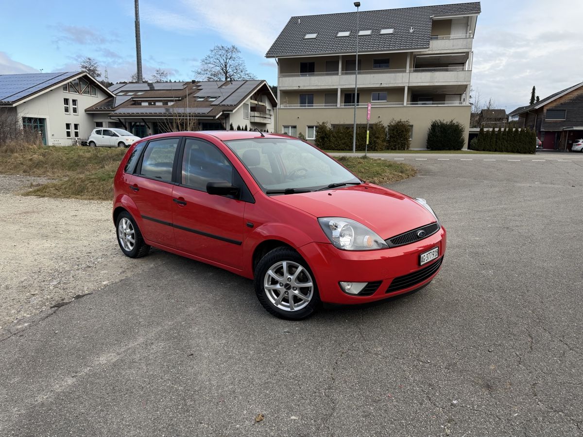 Zu verkaufen: Roter Ford Fiesta1,4 ideales Winterauto! (Gebraucht) in ...