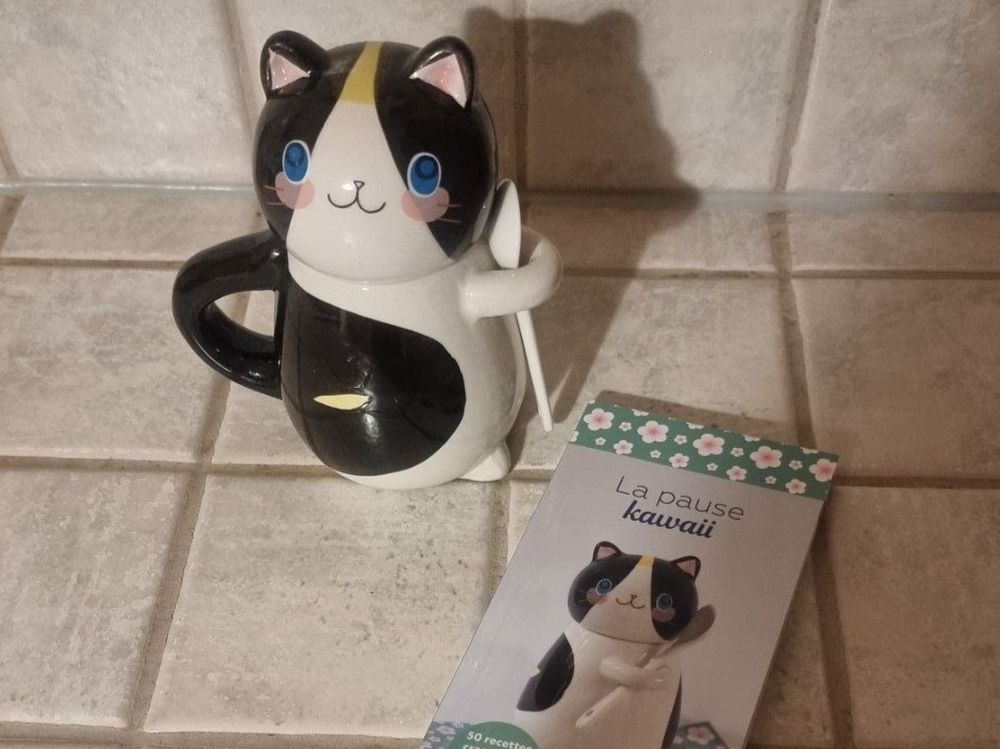 Tasse et livre pause kawai chat | Kaufen auf Ricardo
