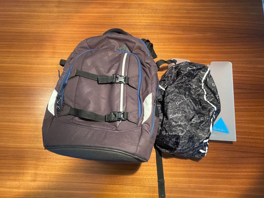 Satch Schulrucksack schwarz/grau gut erhalten mit Zubehör (Gebraucht ...