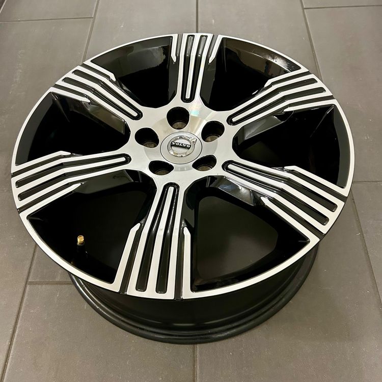 Komplettes Set: 4 Volvo XC40 Alufelgen 6-Speichen 7,5x18 (Gebraucht) in ...