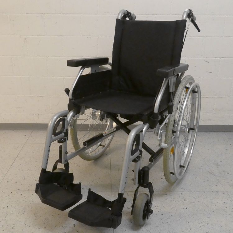 Rollstuhl B&B, SB 42 cm, Zusatzbremsen, nur CHF 189 | Kaufen auf Ricardo