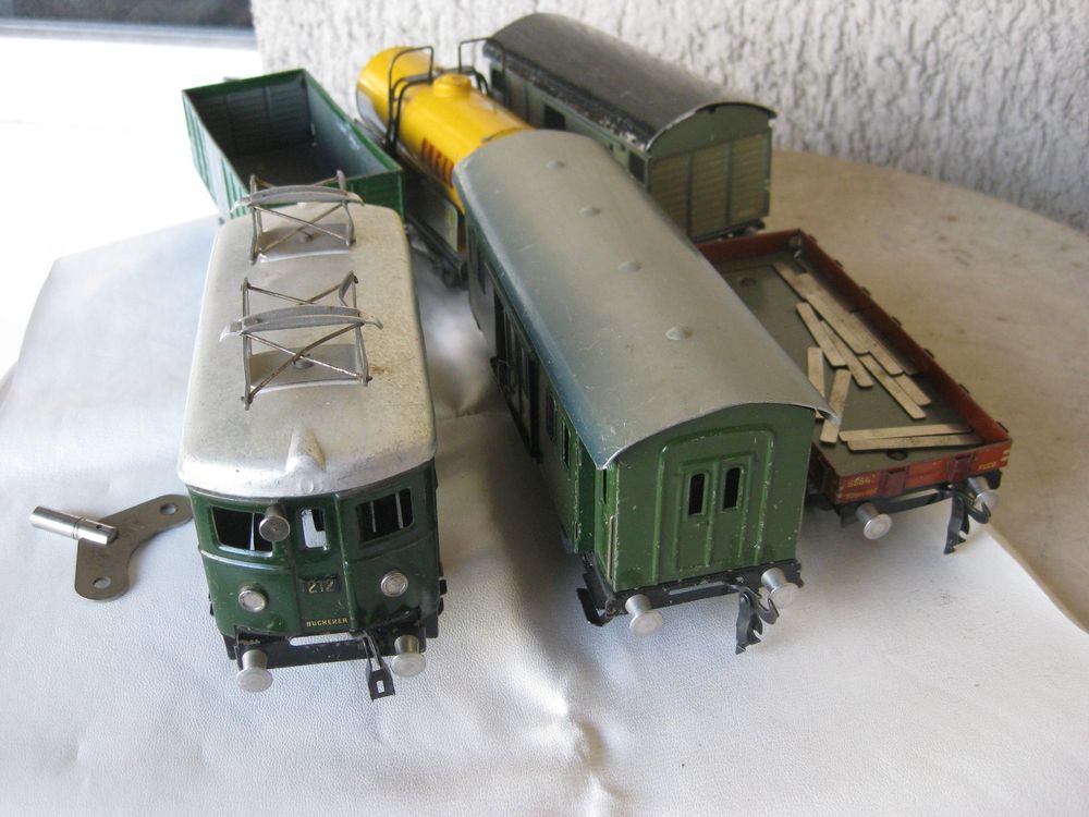 Buco Antike Eisenbahn, Blech, Lokomotive/5 Wagen, läuft (Gebraucht) in heimberg für CHF 65 – mit ...