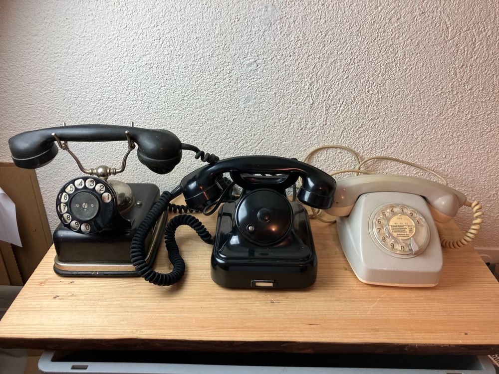 3 Stk. antike Vintage Telefone mit Wählscheibe (Gebraucht) in ...