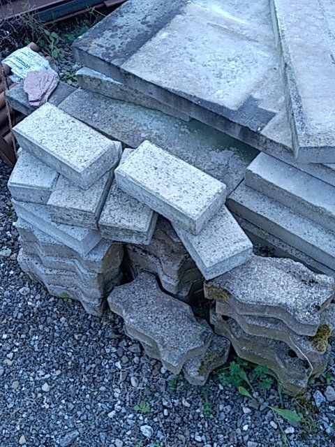 Ricardo 21 graue R-Steine (Gebraucht) in Schenkon für CHF 9 – nur Abholung auf Ricardo kaufen