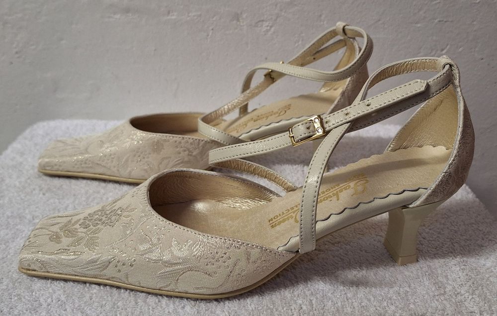 Neu: "Fashion Queen" Sandalette Gr. 36 /Hochzeit /Cappuccino (Neu und originalverpackt) in Muri ...