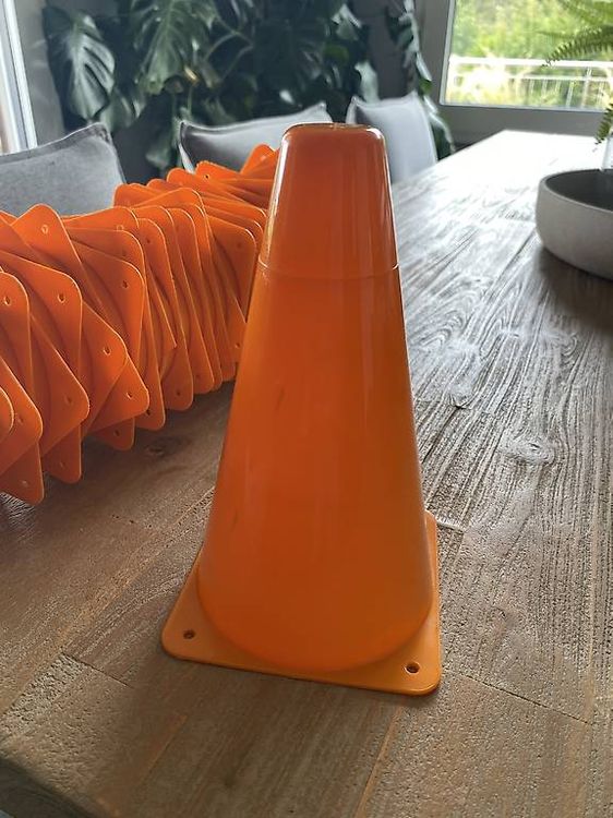 32 Pylons / cônes pour s'entraîner à l'examen moto (D'occasion) à Gimel ...