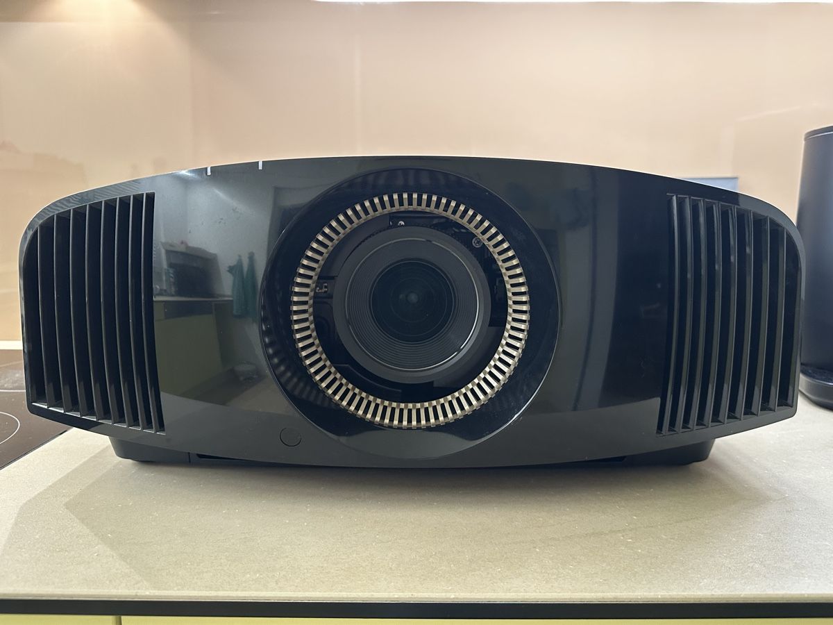 Sony VPL VW360ES (Nativer 4k Heimkino Beamer (Gebraucht) in Siggenthal ...