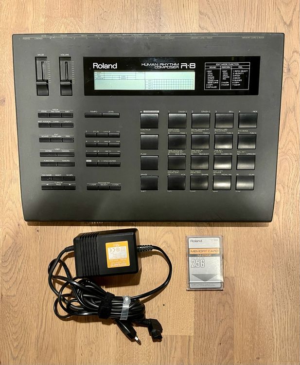 Roland R8 mit Speicher Karte M-256E (Gebraucht) in Uster für CHF 249 ...