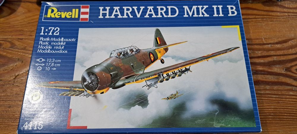 Harvard MK II B 1/72 revell 4115 (Neuf (Voir description)) à Düdingen ...