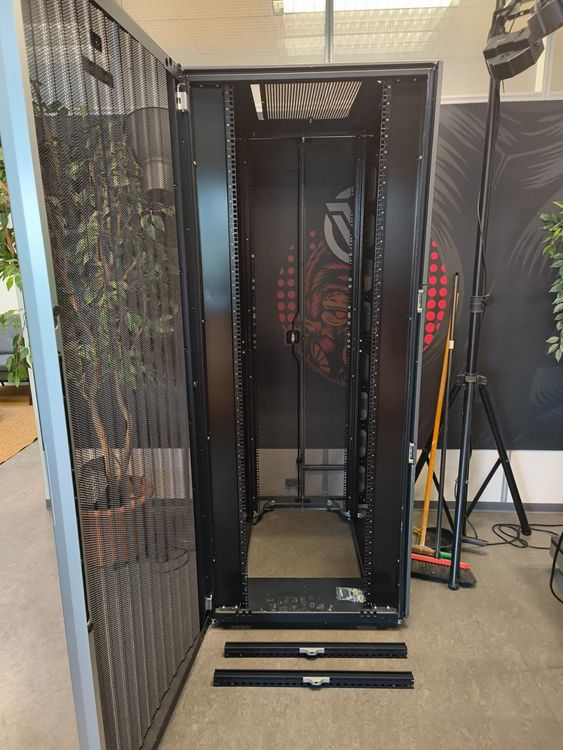 Serverschrank HPE 42HE Rack | Kaufen auf Ricardo